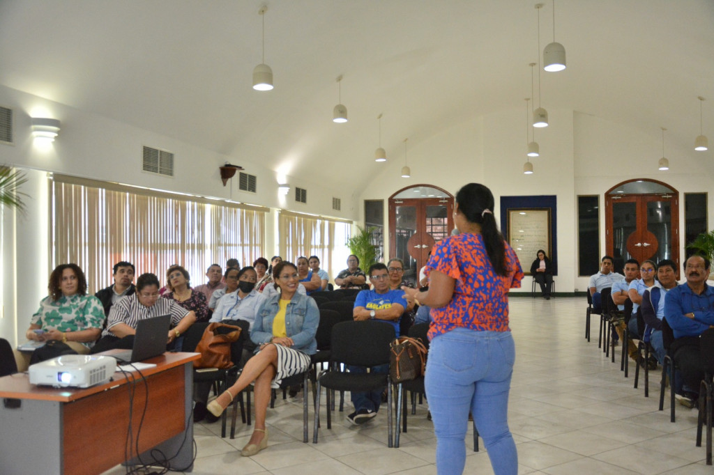 Servidoras y servidores públicos reciben capacitación sobre la Política de Interculturalidad y ...